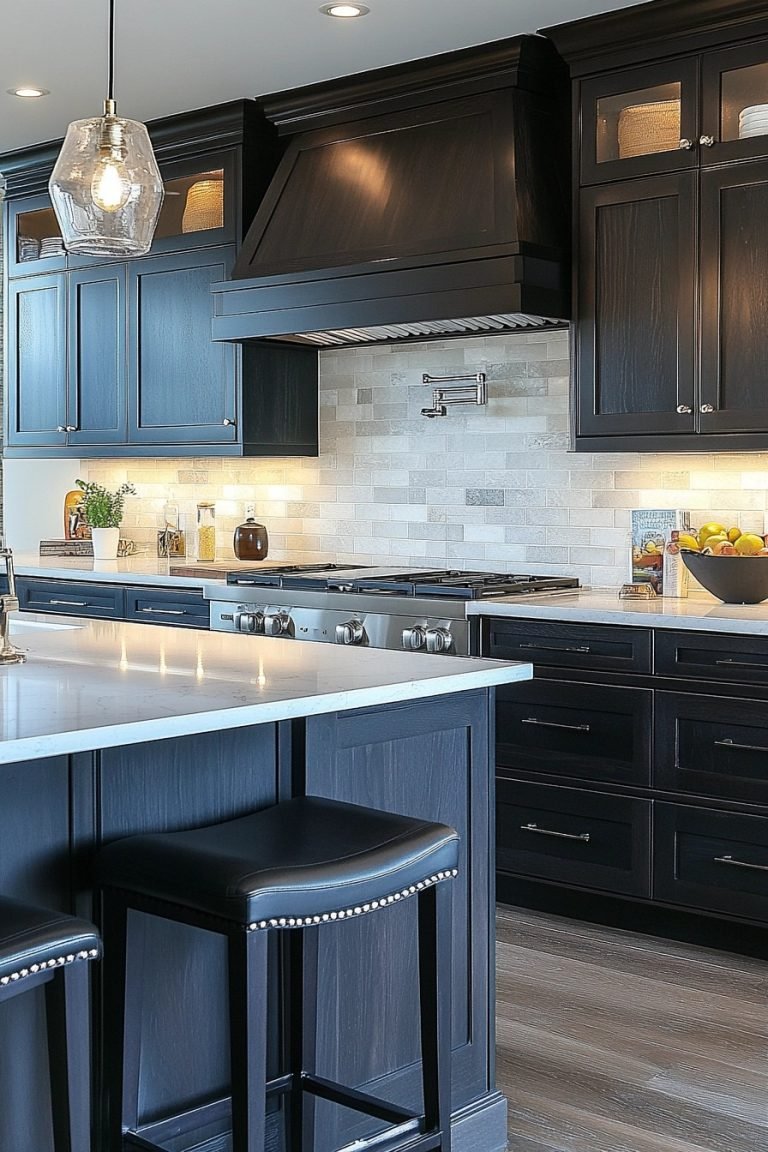 19 Oak Kitchen Cabinets That Showcase The Beauty Of Natural Wood ...