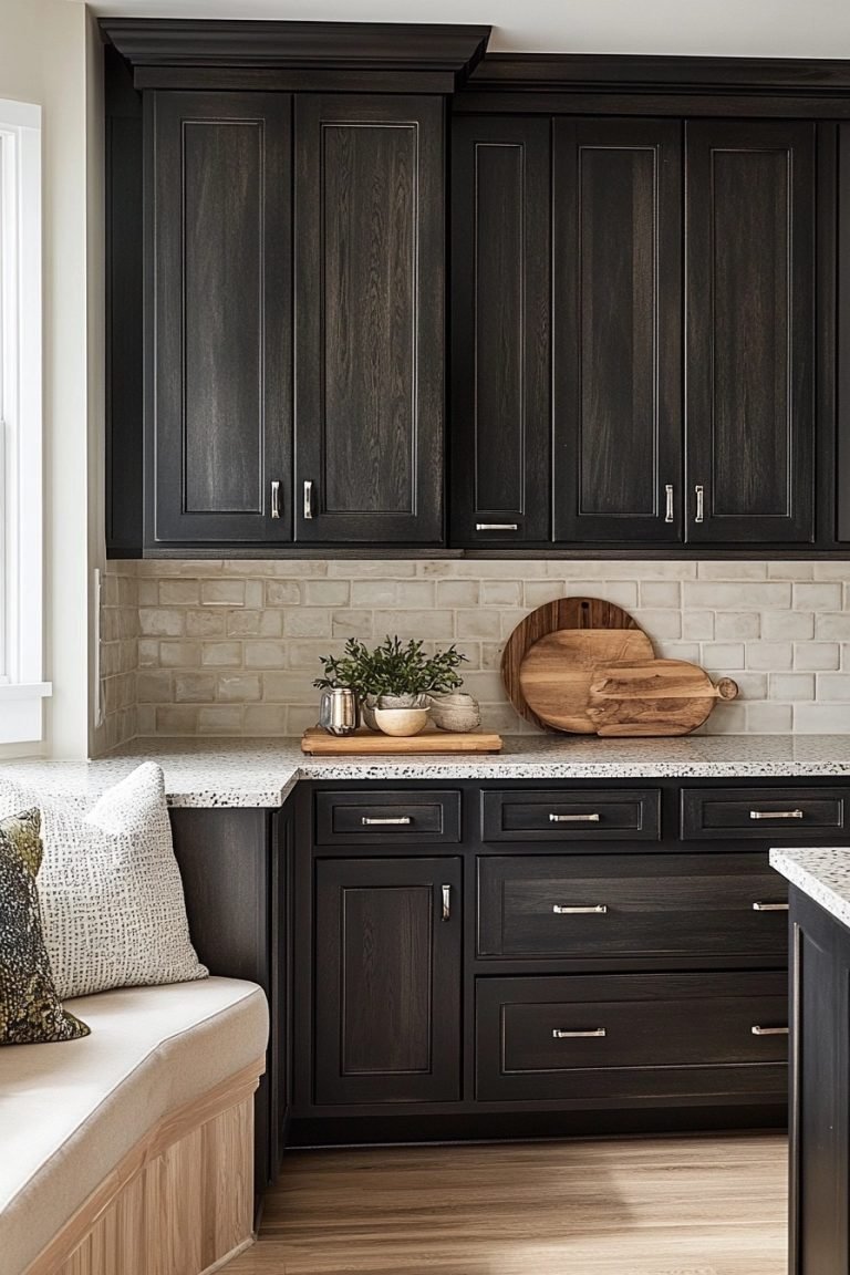 19 Dark Kitchen Cabinets That Add Depth And Elegance To Your Space ...